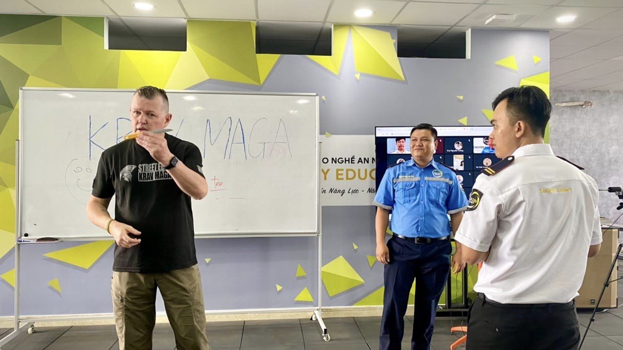 Chuyên Gia An Ninh Mr. Paul Johnstone Đến Từ Australia.